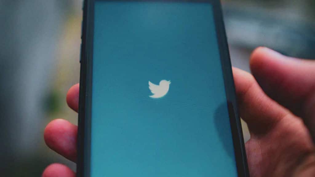 Twitter começa a testar botão que cancela envio do tweet - GKPB - Geek ...