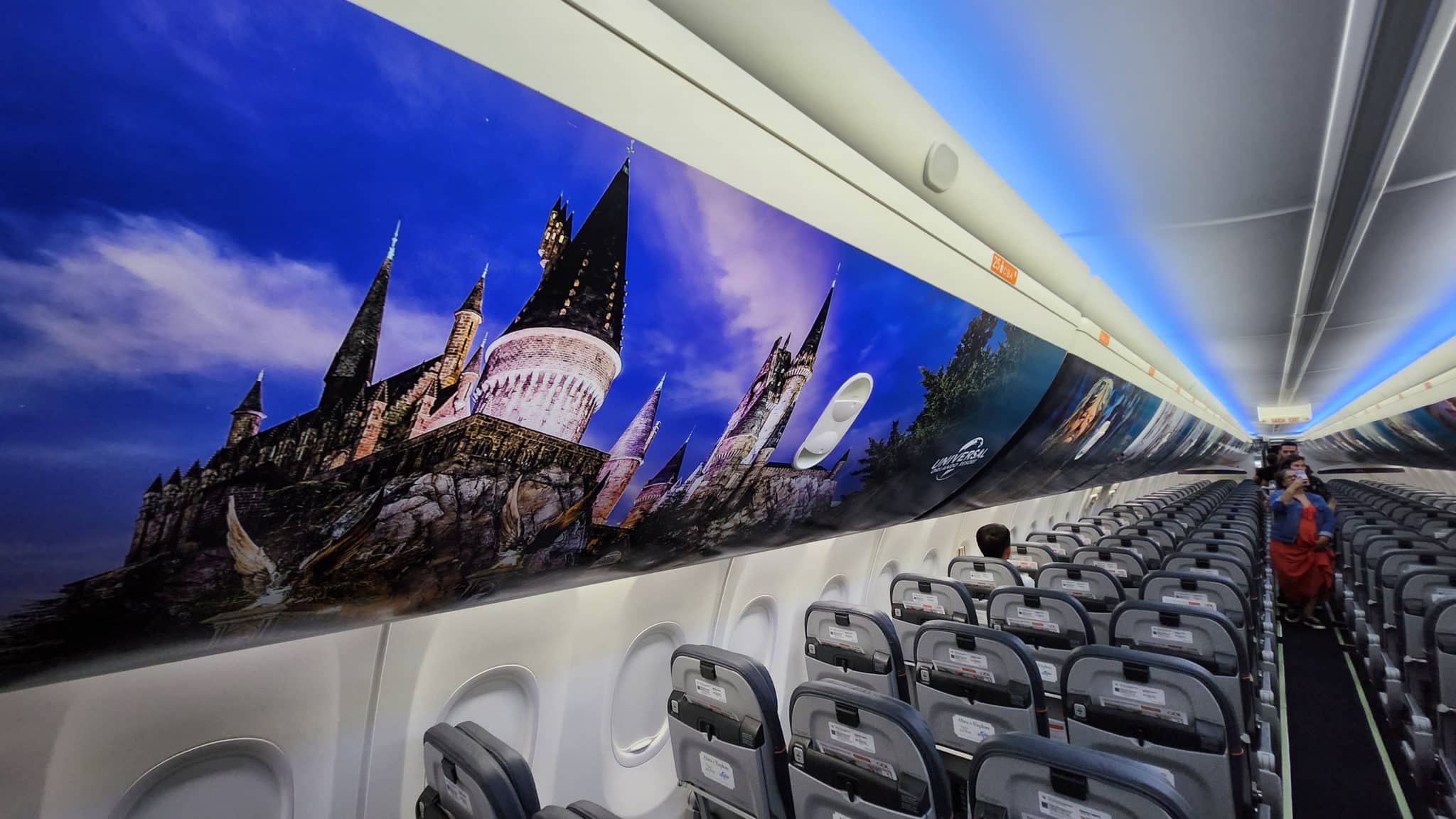 Gol apresenta avião do Harry Potter em parceria com Universal Orlando ...