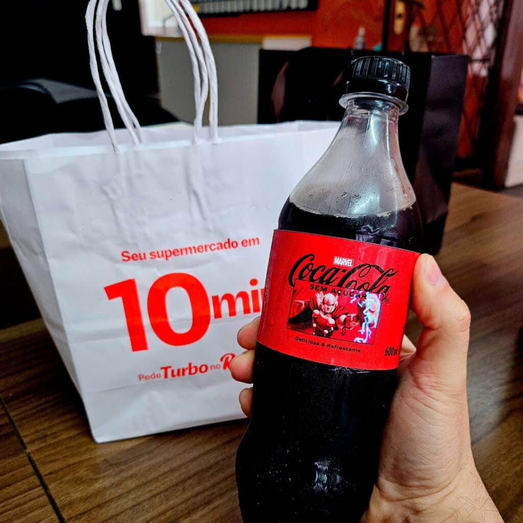 Coca-Cola traz garrafa do Thor que acende em edição limitada - GKPB ...