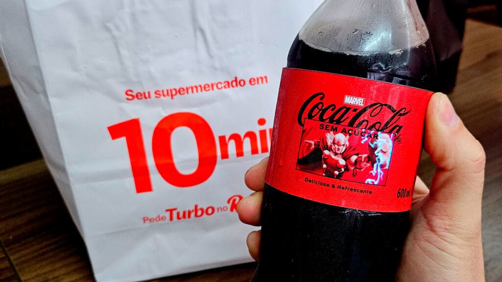 Coca-Cola traz garrafa do Thor que acende em edição limitada - GKPB ...