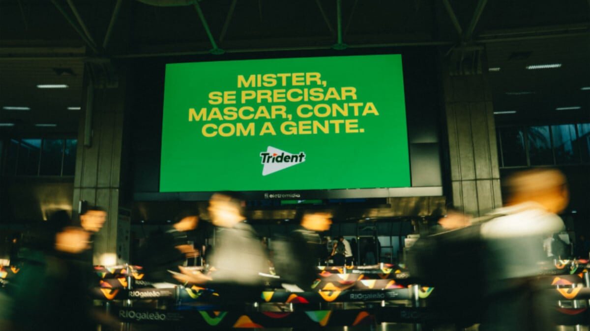 Trident coloca mensagens para Ancelotti no Aeroporto Internacional Tom ...